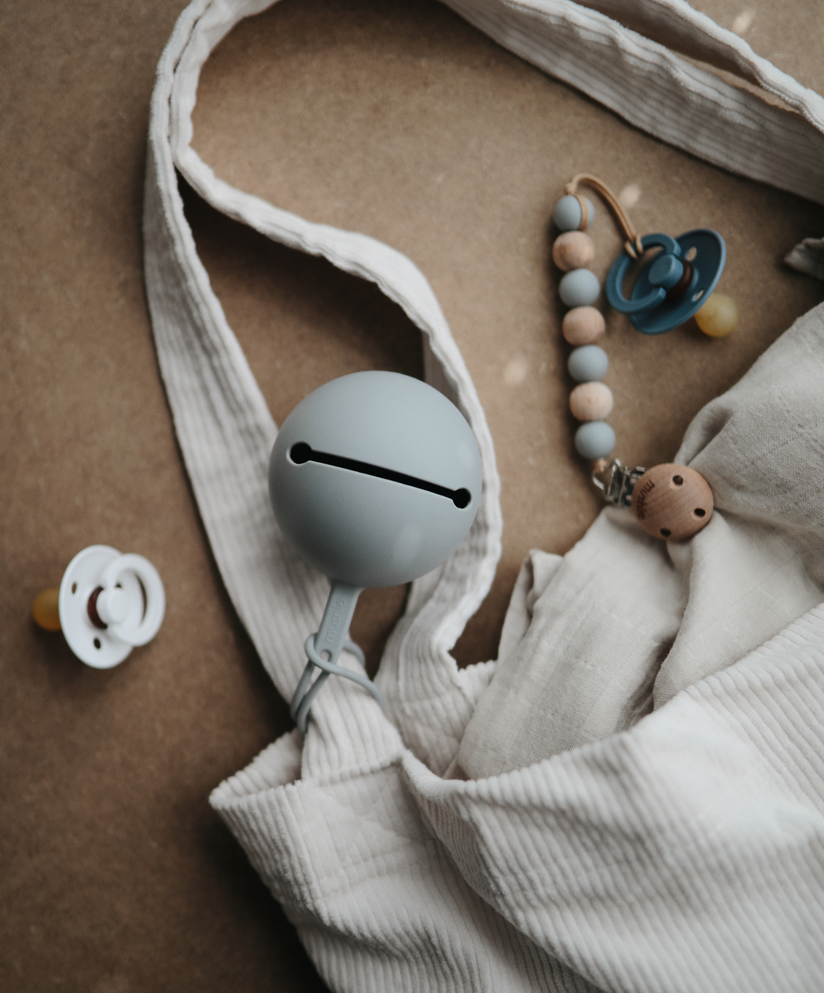 Mushie Siliconen Pacifier Case – Stone – LiMaGifts